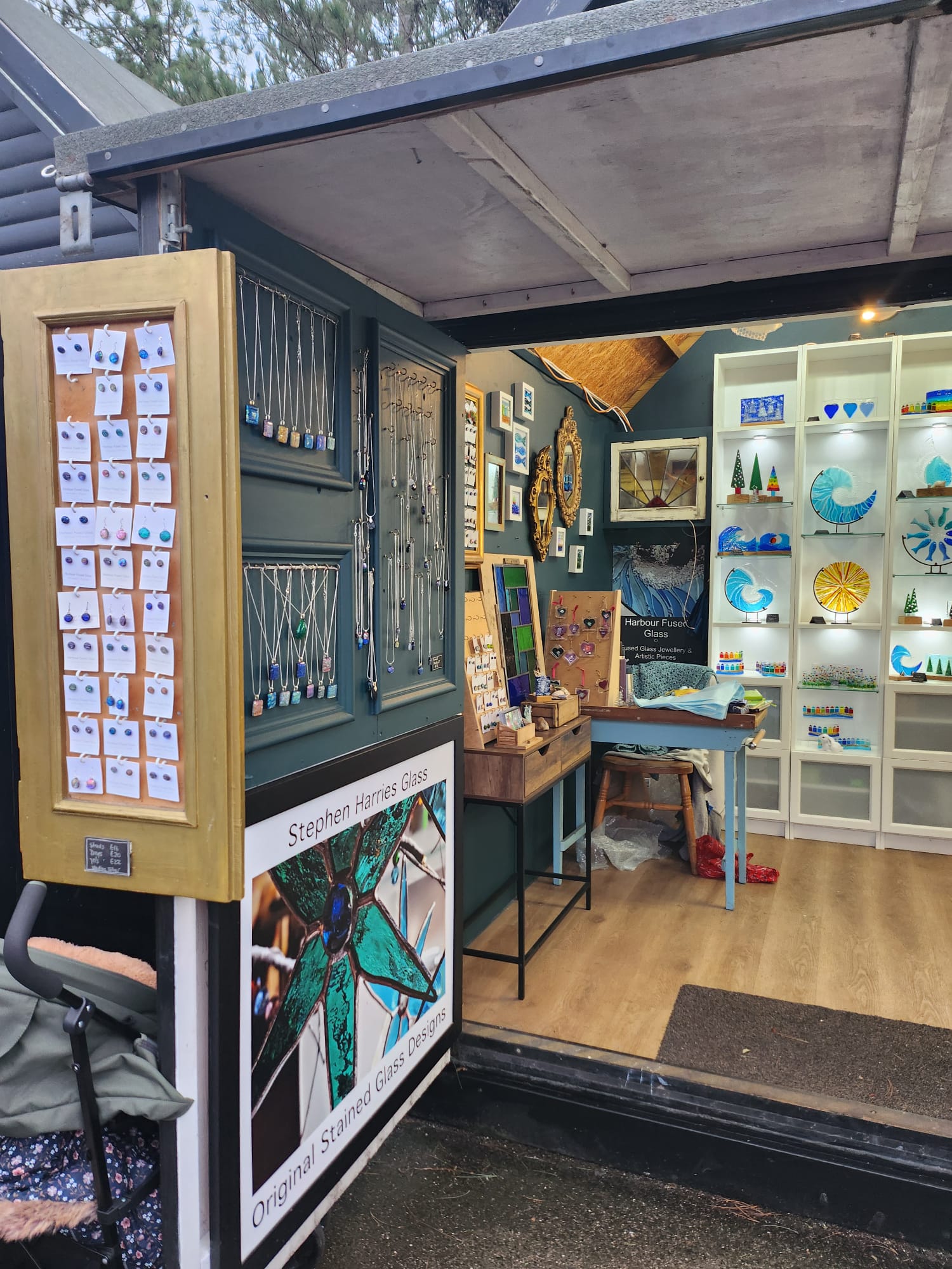 Stephen Harries Stained Glass - Visit Canterbury